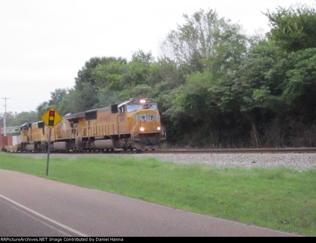 UP 4684 leads intermodal train